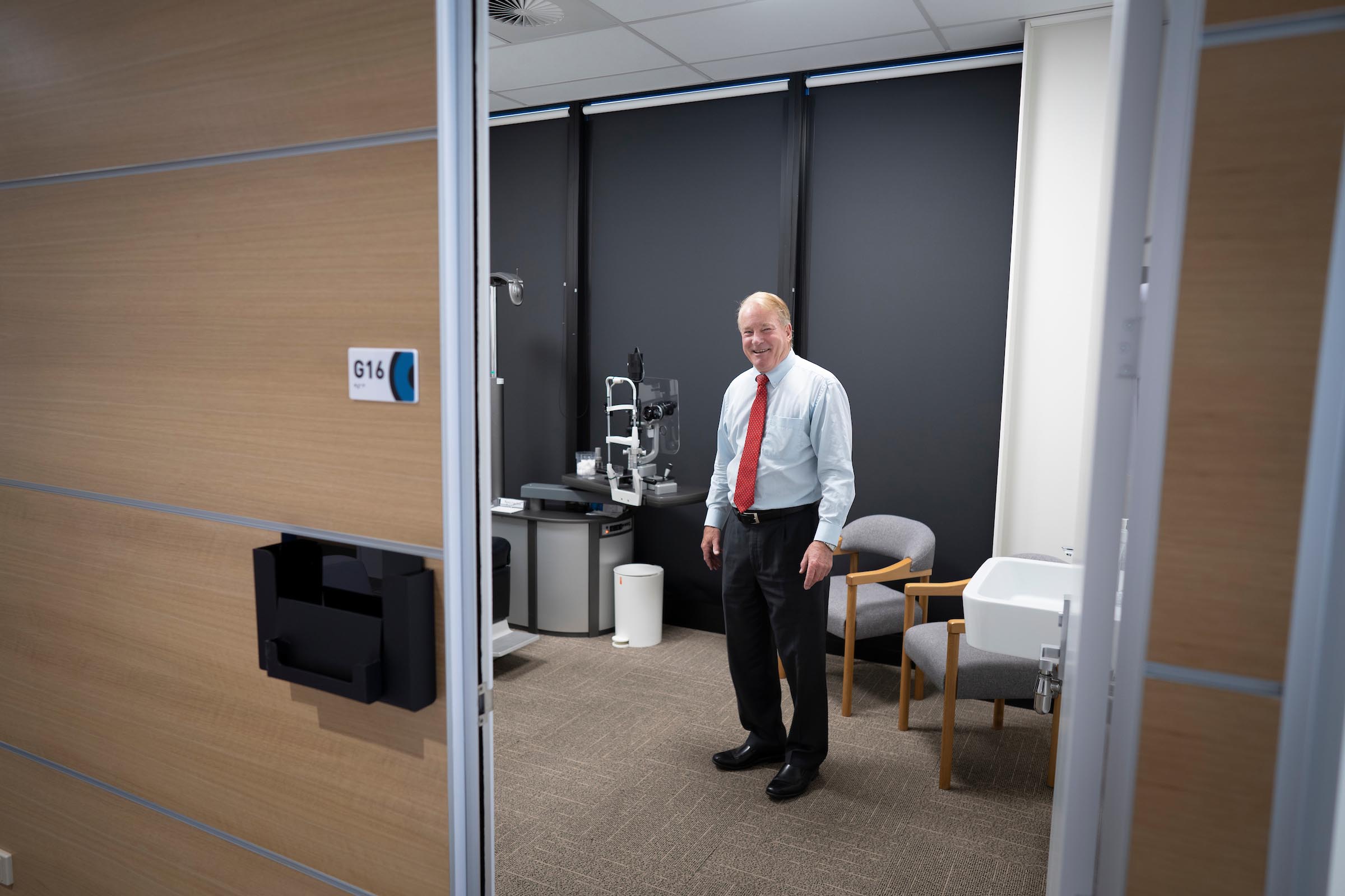 Dr Robert Weatherhead - Southern Eye Specialists